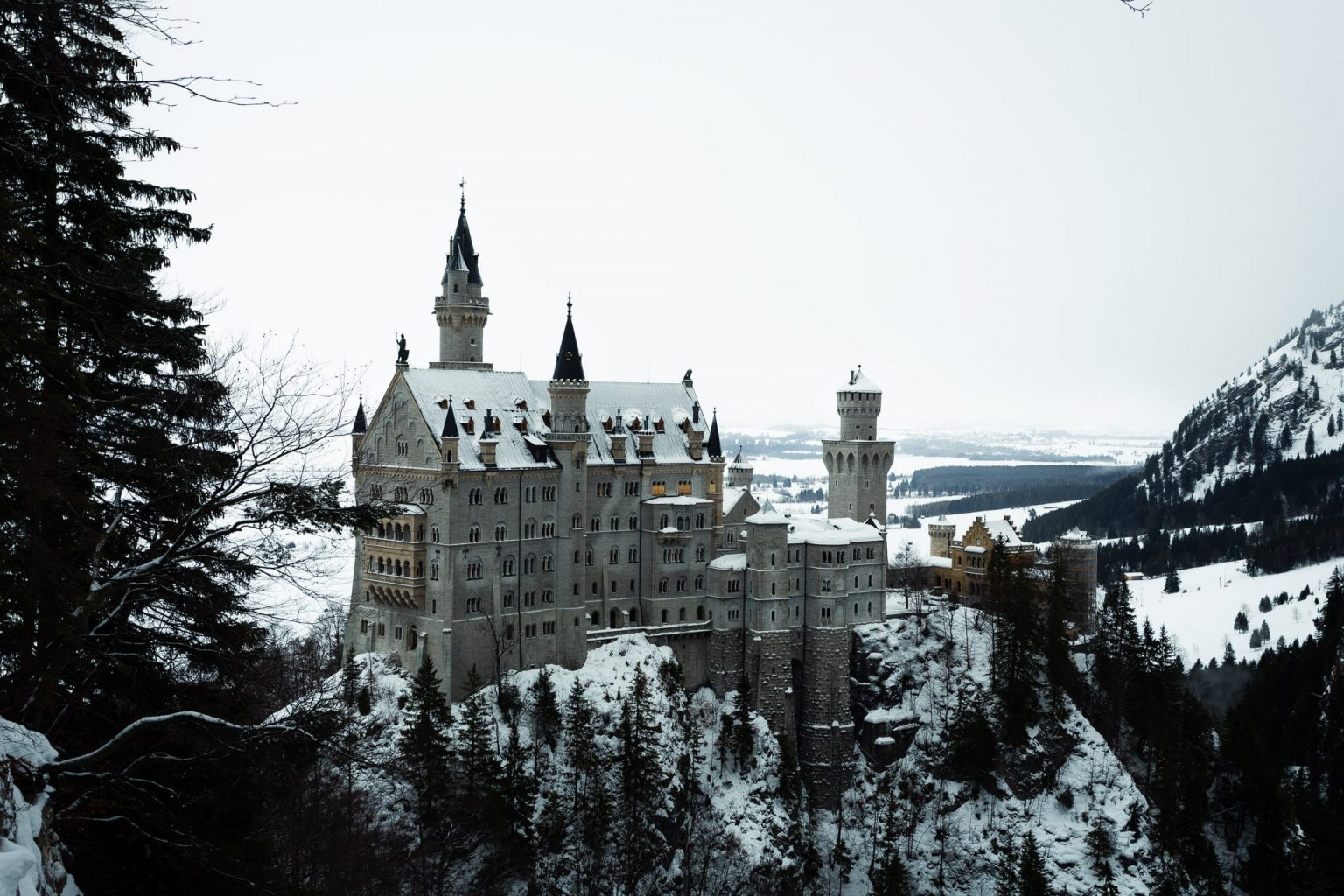 Schloss Neuschwan­stein im Winter | BinMalKuerzWeg