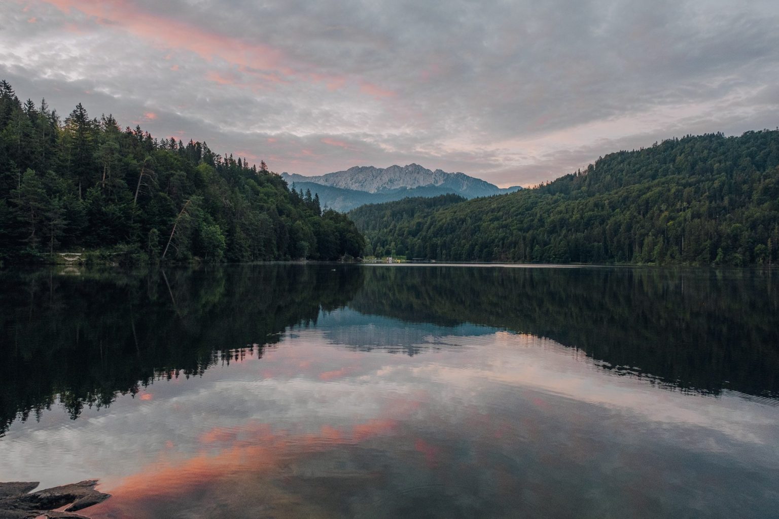 Sonnenaufgang am Hechtsee in Tirol | BinMalKuerzWeg